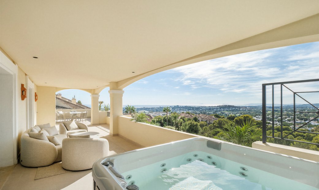 Außergewöhnliches Duplex Penthouse Im In Nueva Andalucía, Marbella ...
