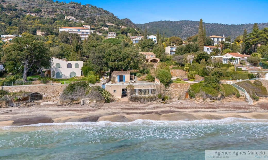 A Waterfront En Rayol Canadel Sur Mer, Provenza Alpes Costa Azul ...