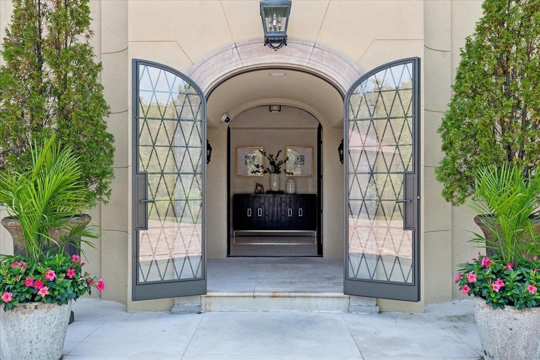 Single Family Residence In Lake Forest In Lake Bluff, Illinois, United ...