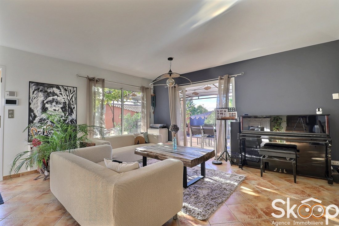 Co Exclusivity Sale Of 6 Room Villa With En Prades Le Lez, Occitania, Francia En Venta (16582338)