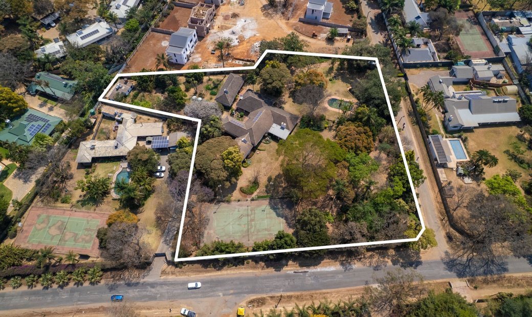 Zwei Hektar Auf Dem Kew Drive In Harare, Provinz Harare, Simbabwe Zu ...