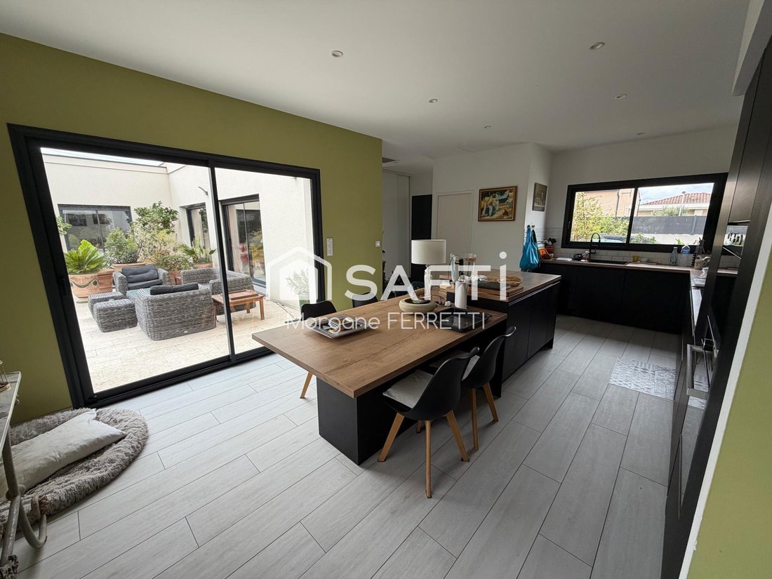 Maison Plain Pied 157 M2 Garage Piscine En Ornaisons, Occitania ...