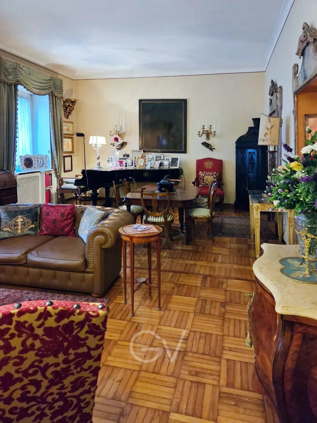 Elegant Mezzanine Home With Private Garden Charm In Milan, Lombardy ...