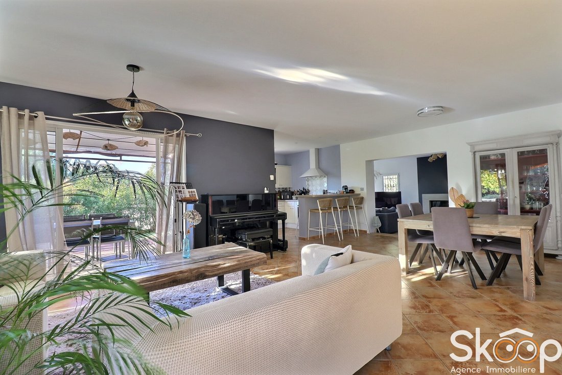 Co Exclusivity Sale Of 6 Room Villa With En Prades Le Lez, Occitania, Francia En Venta (16582338)