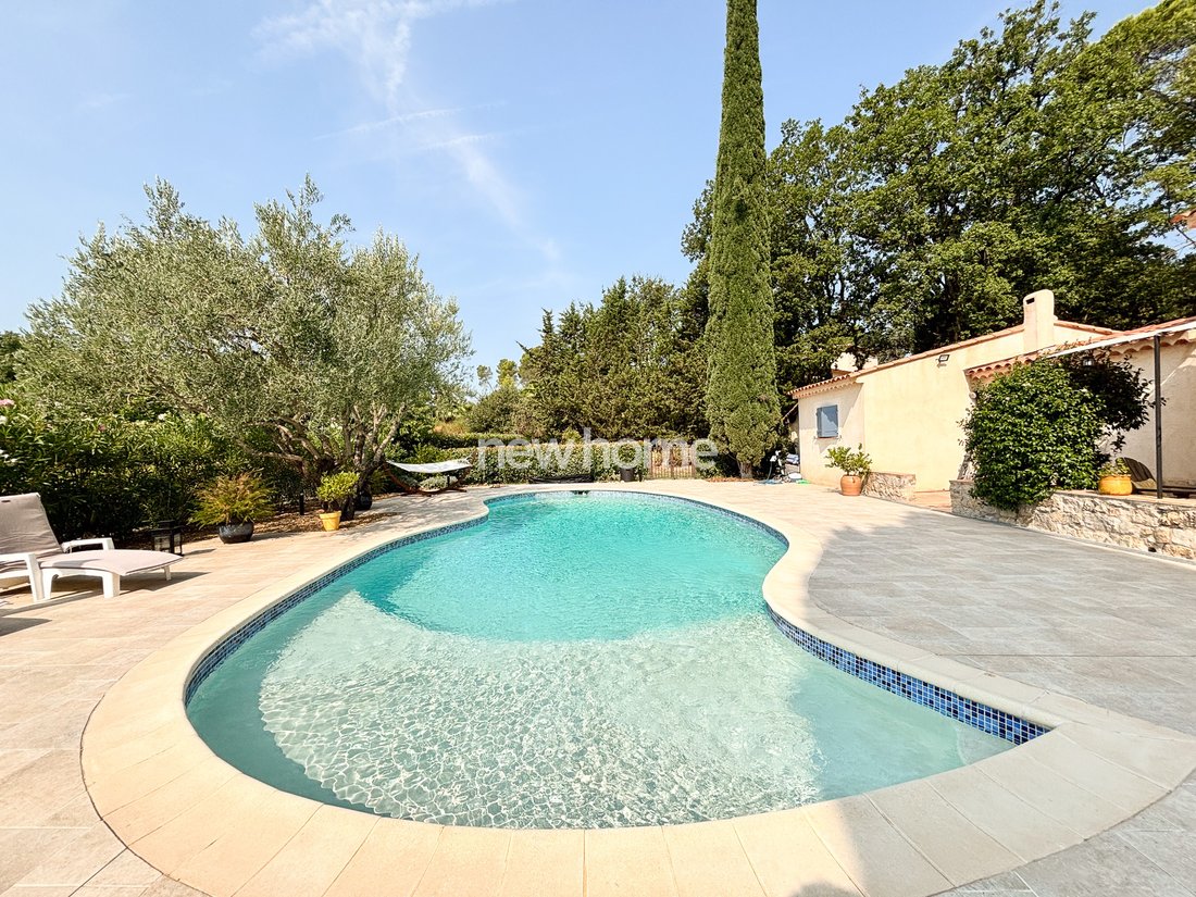 Provençal Villa In A In Lorgues, Provence Alpes Côte D'azur, France For ...
