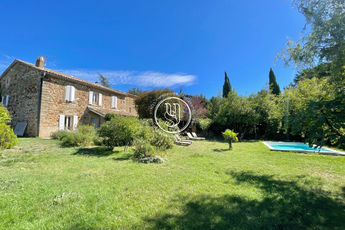 Vicino, Un Mas Ancien, Son Beau Jardin E La Sua In Uzès, Occitania ...