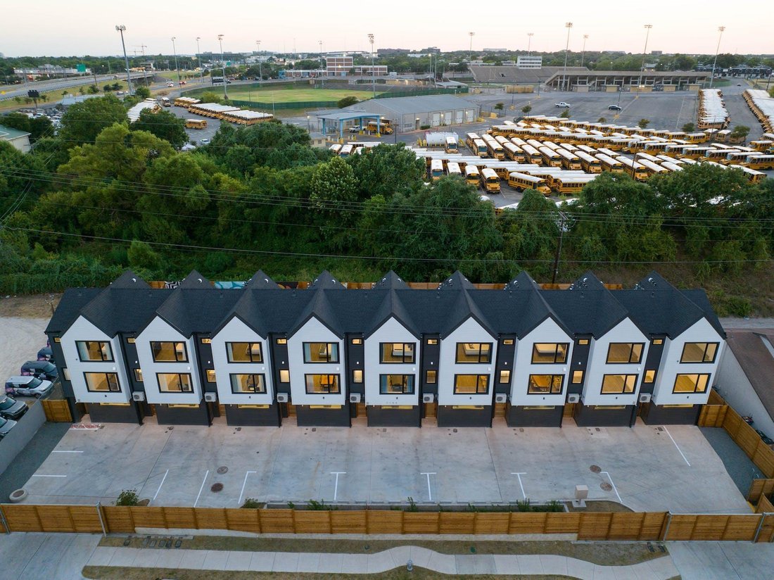 Townhouse In Austin In Austin, Tx, United States For Sale (16590729)