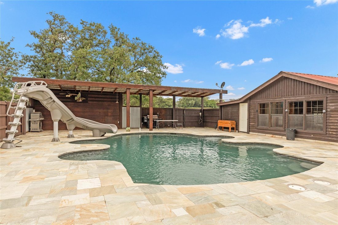 Single Family Residence In Gause In Gause, Texas, United States For ...