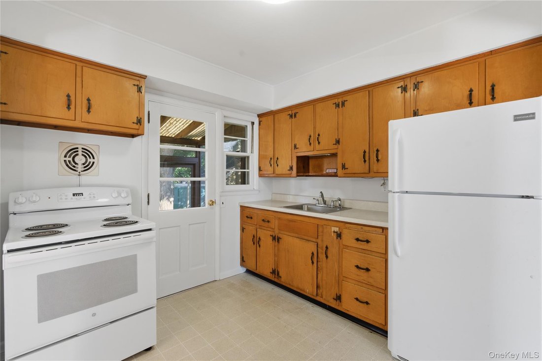 65 Grant Avenue, Albertson, Ny, 11507 In Albertson, New York, United ...