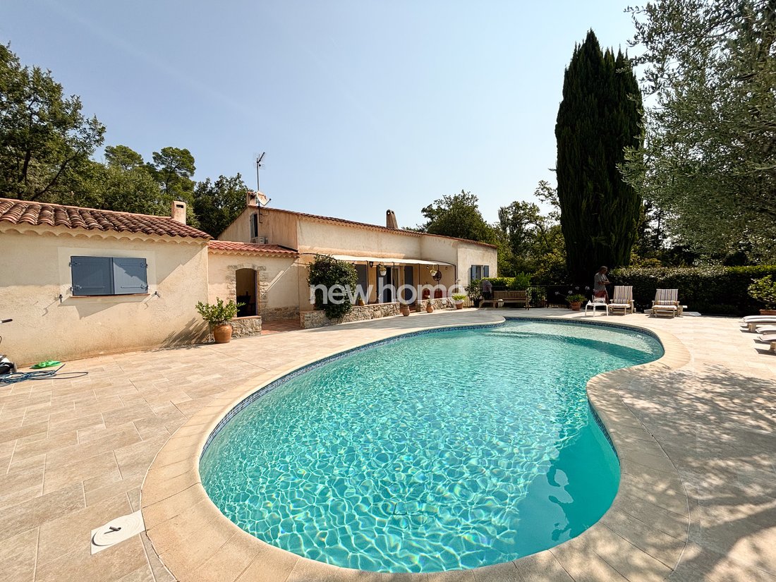 Provençal Villa In A In Lorgues, Provence Alpes Côte D'azur, France For ...