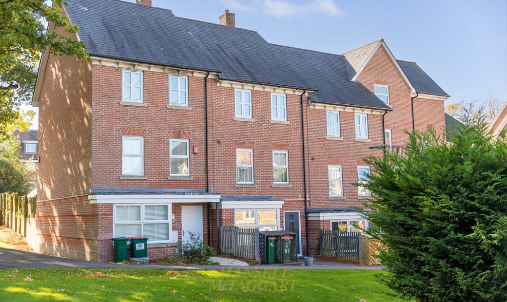 House Crawley In Crawley, England, United Kingdom For Sale (16607109)