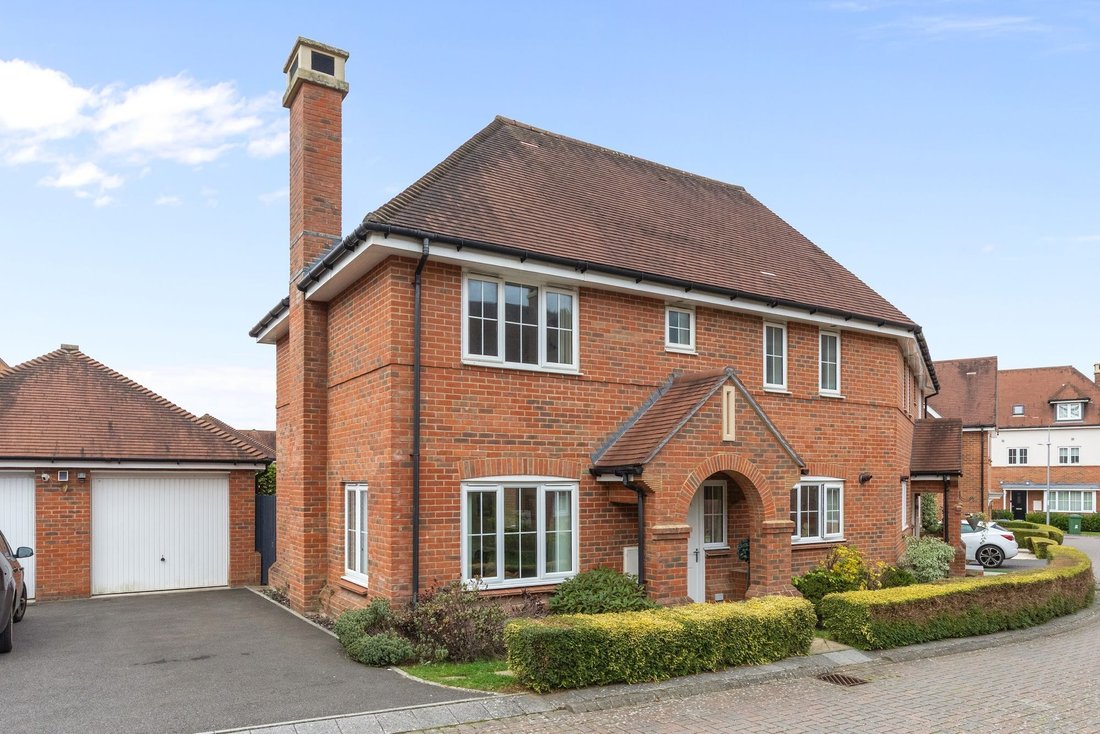 House Horsham In Horsham, England, United Kingdom For Sale (16607159)