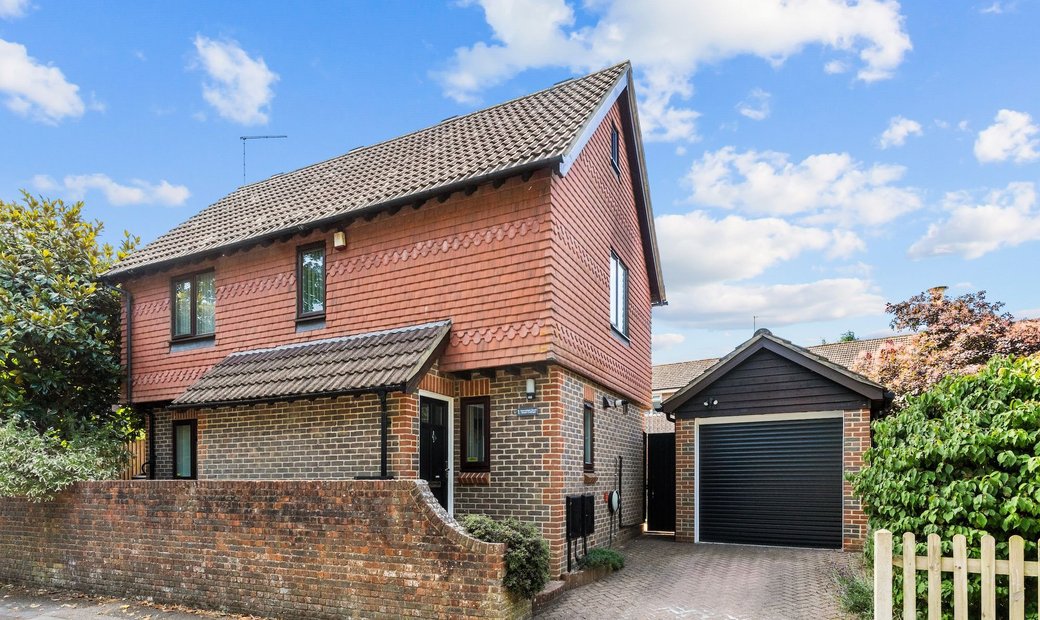 House Horsham In Horsham, England, United Kingdom For Sale (16607195)