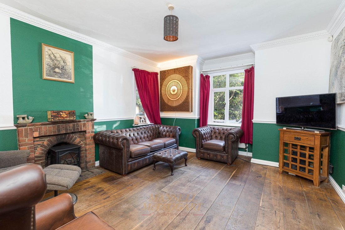 House Horley In Horley, England, United Kingdom For Sale (16607101)