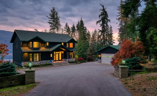 Luxury houses with balcony for sale in Nakusp, British Columbia, Canada ...