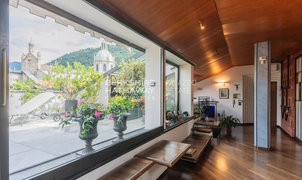 Penthouse With Panoramic Terrace In Como’s Historic En Como, Lombardía ...