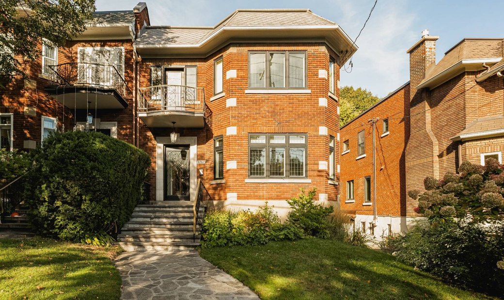 Grand Residence With Timeless Architectural En Montreal, Quebec, Canadá ...
