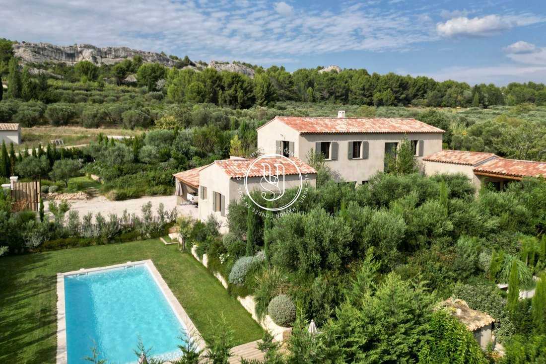 Proche Du Centre Du Village De Dans Paradou, Provence Alpes Côte D'azur ...