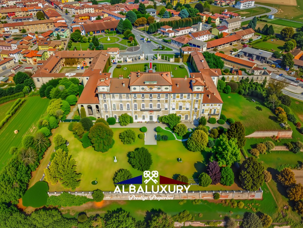 Prestigious Historic Villa With Park Near En Orio Litta, Lombardía ...