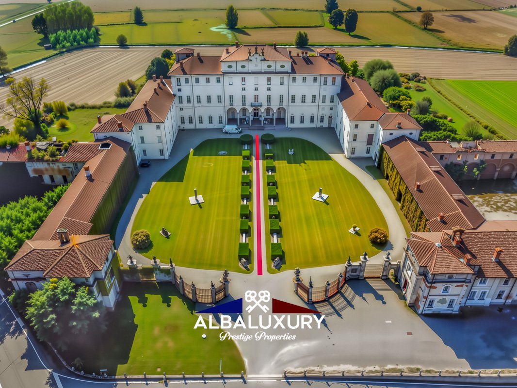 Prestigious Historic Villa With Park Near En Orio Litta, Lombardía ...