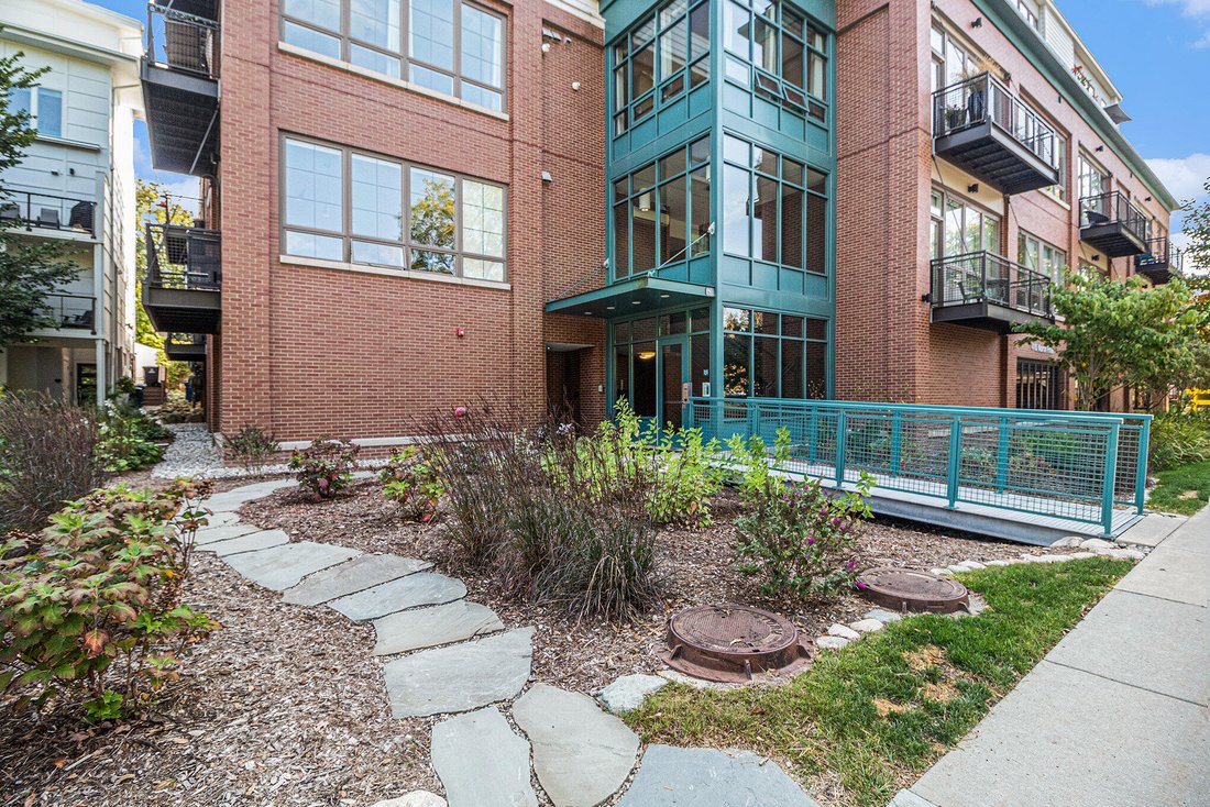 Upscale Corner Condo With Sleek Modern In Ann Arbor, Michigan, United ...