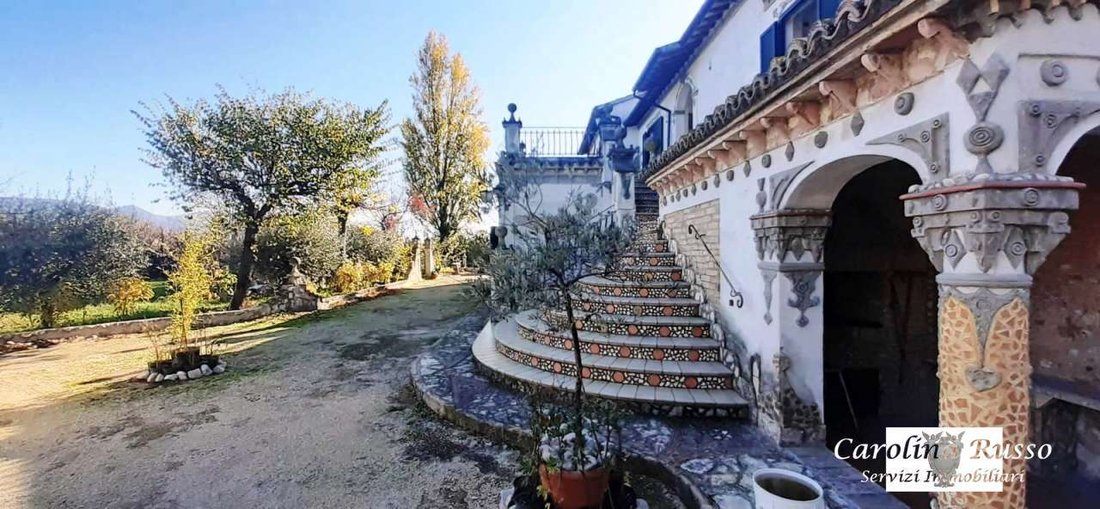 Country House With Land, Just Minutes From The Center In Sigillo ...