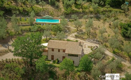 Luxury homes with terrace for sale in Strettura, Umbria, Italy ...
