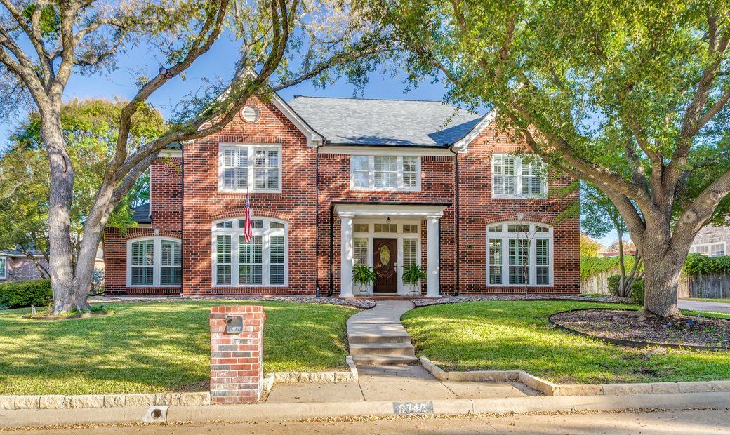 Classic Perry Home Beauty à Environ Un Pâté Dans Fort Worth, Texas ...
