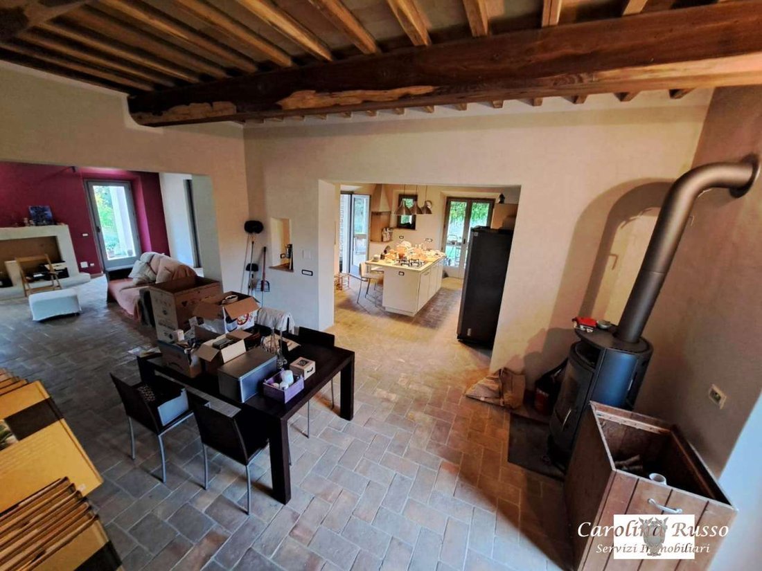 Belle Ferme Avec Terrain Dans Un Endroit Vallonné à Dans Narni, Ombrie ...