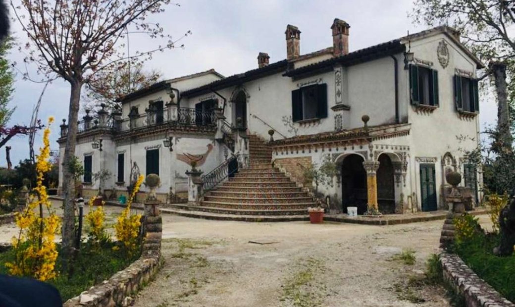Country House With Land, Just Minutes From The Center In Sigillo ...