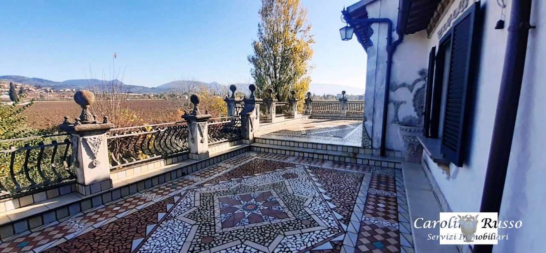 Country House With Land, Just Minutes From The Center In Sigillo ...