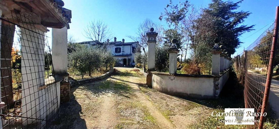 Country House With Land, Just Minutes From The Center In Sigillo ...