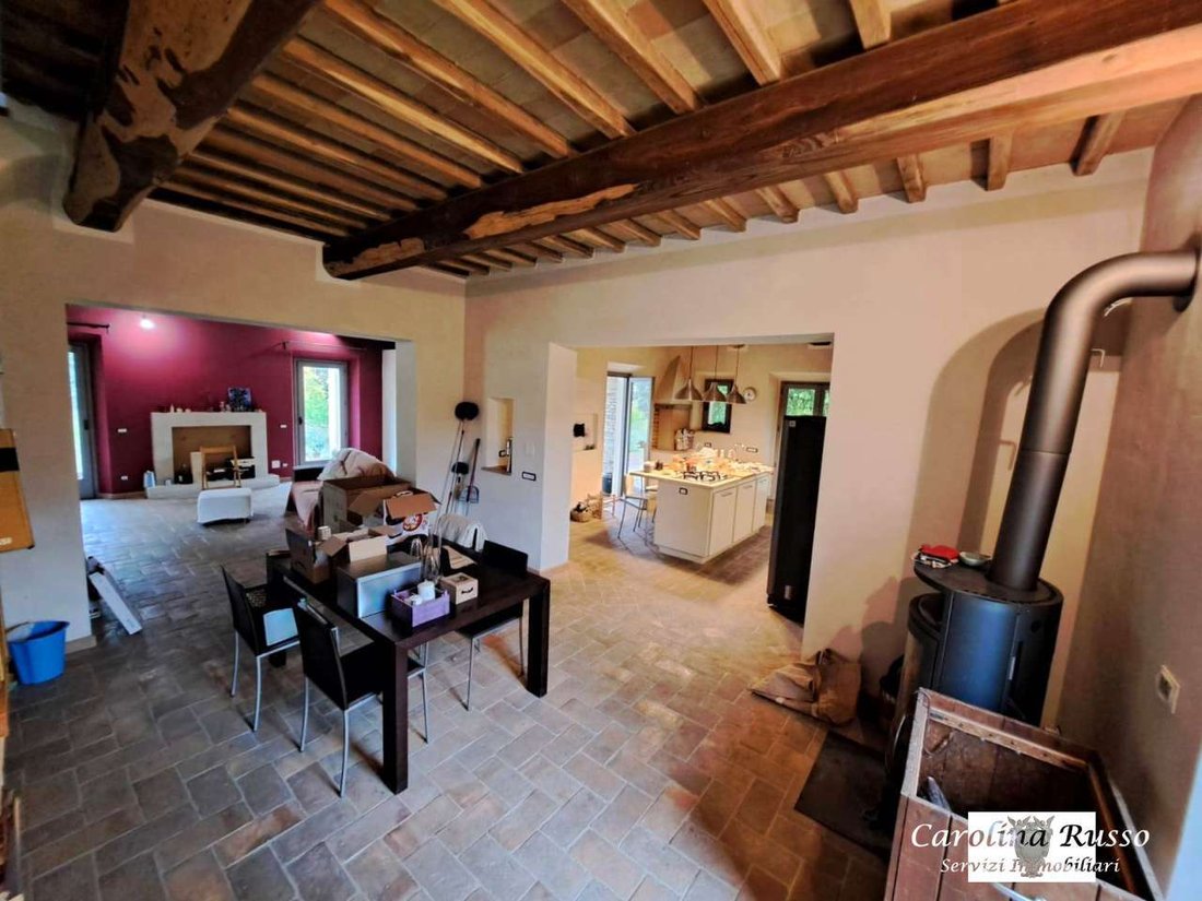 Belle Ferme Avec Terrain Dans Un Endroit Vallonné à Dans Narni, Ombrie ...