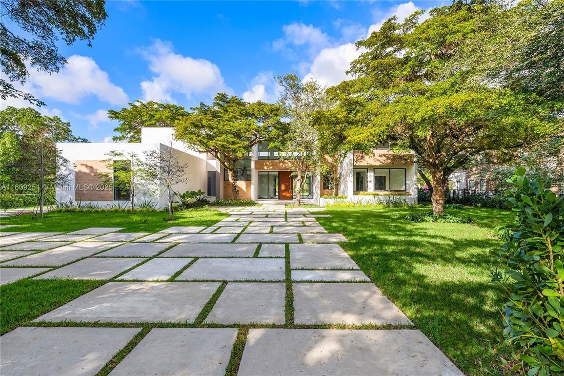Single Family Residence In Pinecrest In Coral Gables, Florida, United ...