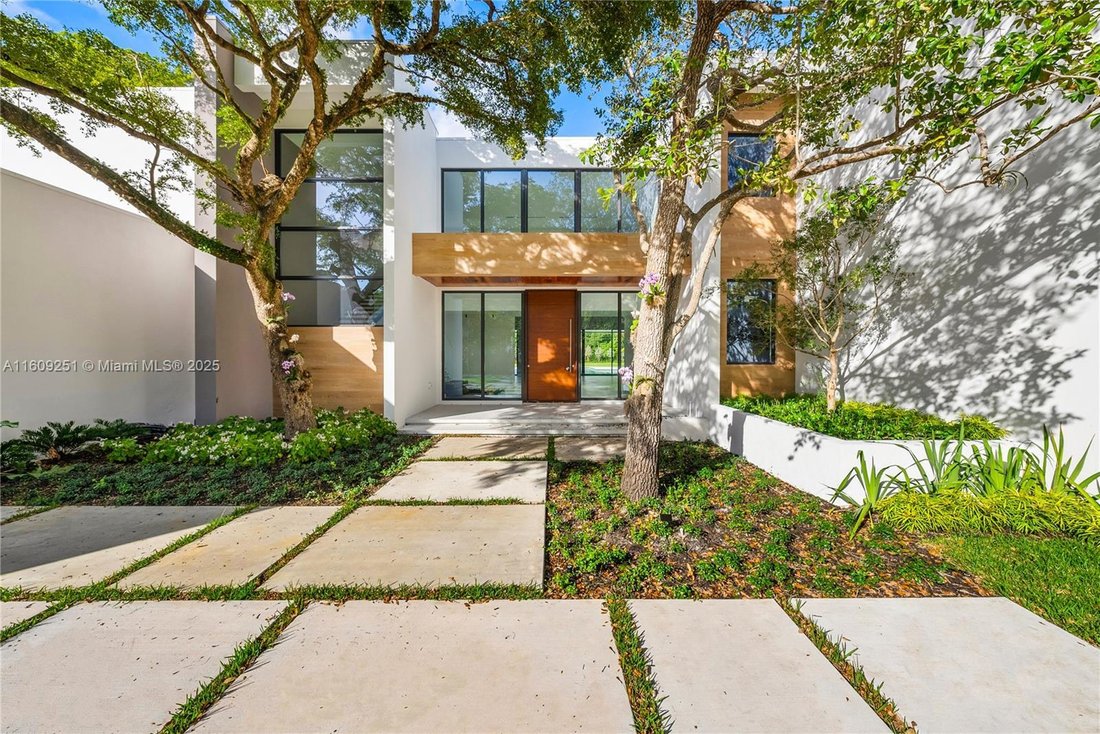 Single Family Residence In Pinecrest In Coral Gables, Florida, United ...