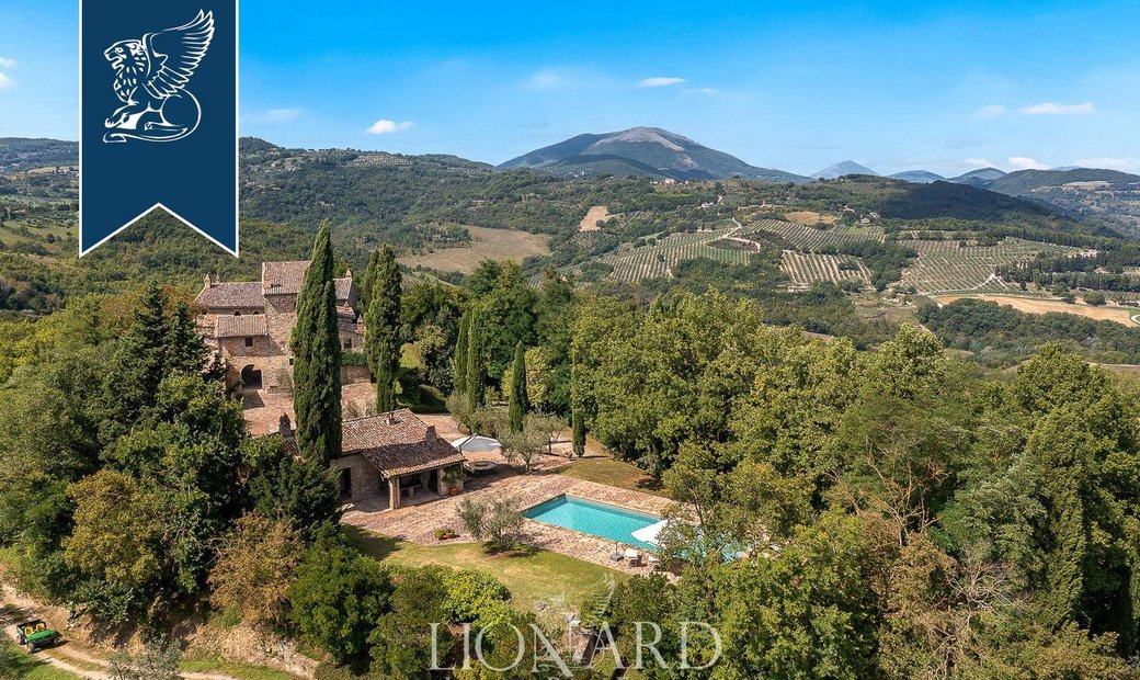 Estate With Pool And Tennis Court On The Outskirts Of Perugia In Umbria ...