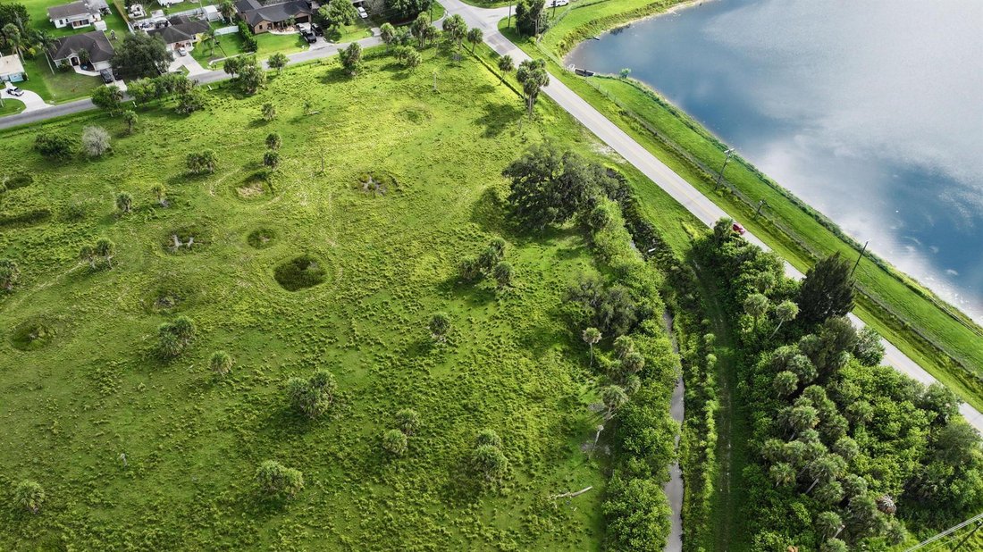 Concevez Le Domaine De Vos Rêves Sur Une Dans Fort Pierce, Floride ...