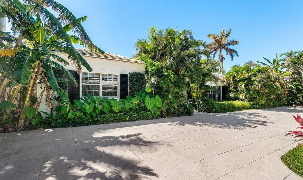 Single Family Residence In Palm Beach In Palm Beach, Florida, United ...