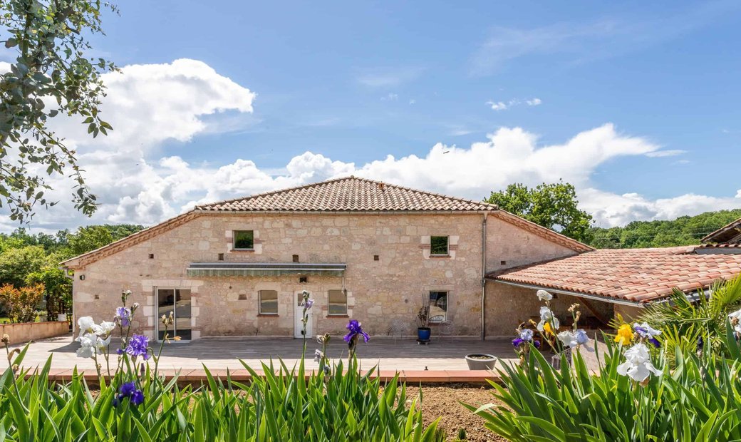 Transformation D'une Grange En Pierre Dans Castelsagrat, Occitanie ...
