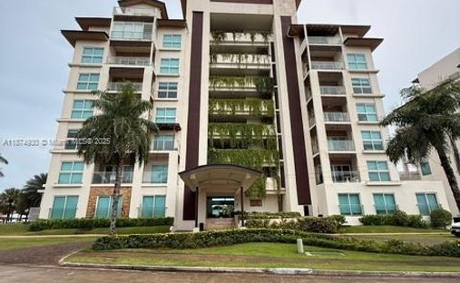 Luxury houses with pool for sale in Playa Escondida, Panama | JamesEdition