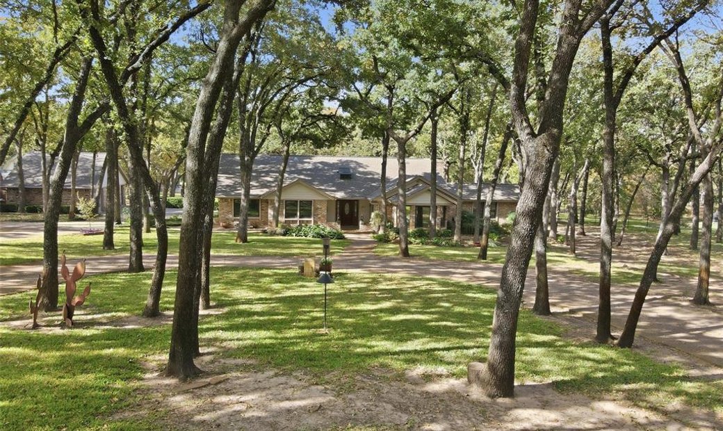 Single Family Residence In Euless In Euless, Texas, United States For ...