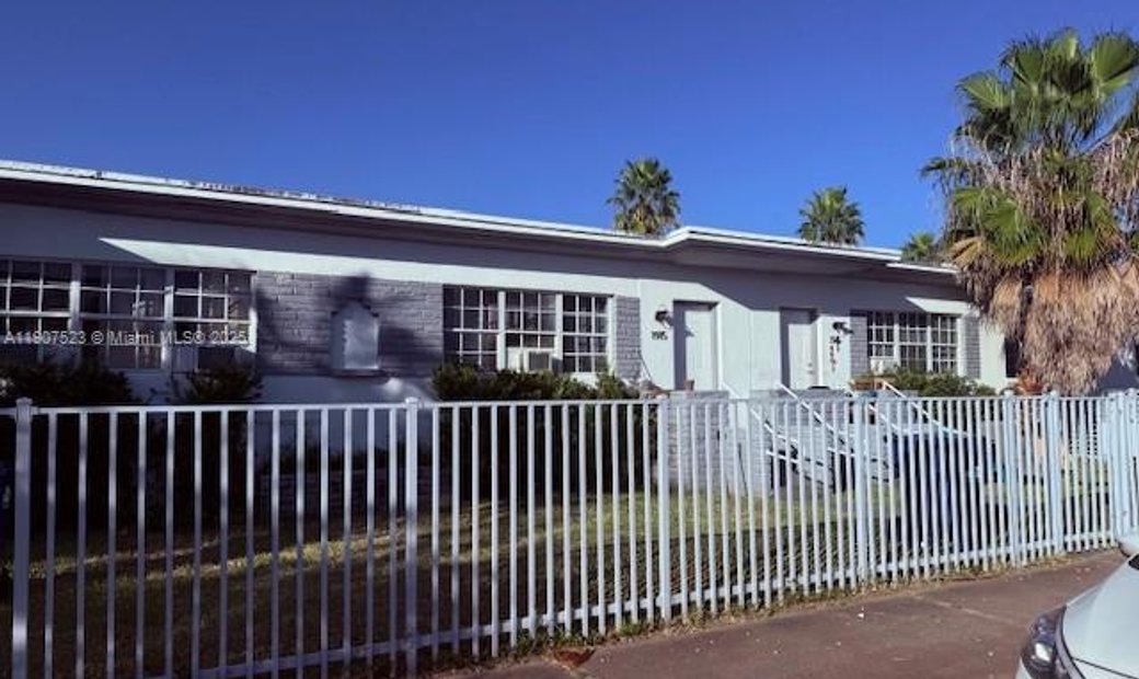 Quadruplex In Miami Beach In Miami Beach, Florida, United States For ...