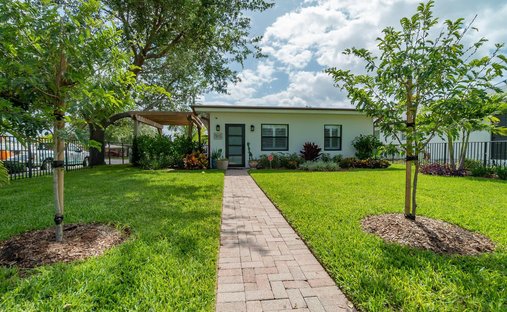 Listings by Regency Realty Services - United States | JamesEdition