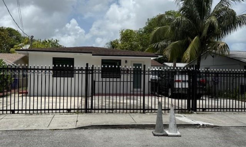 Duplex In Miami In Miami, Florida, United States For Sale (16638167)