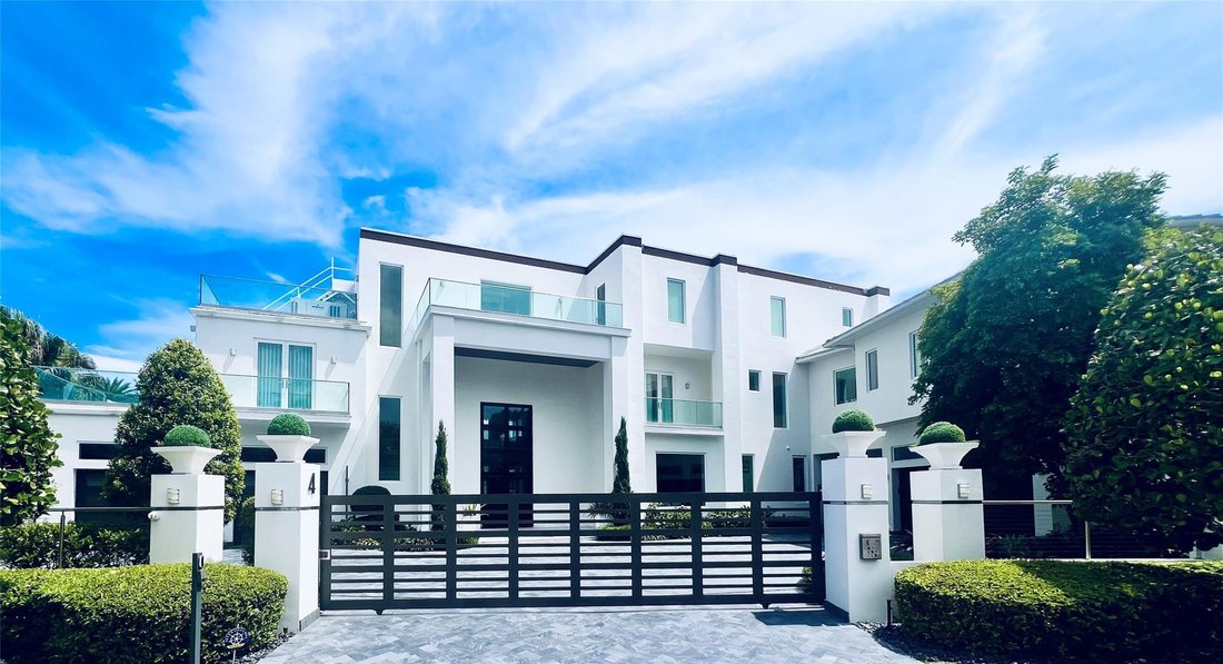 Single Family Residence In Fort In Fort Lauderdale, Florida, United ...