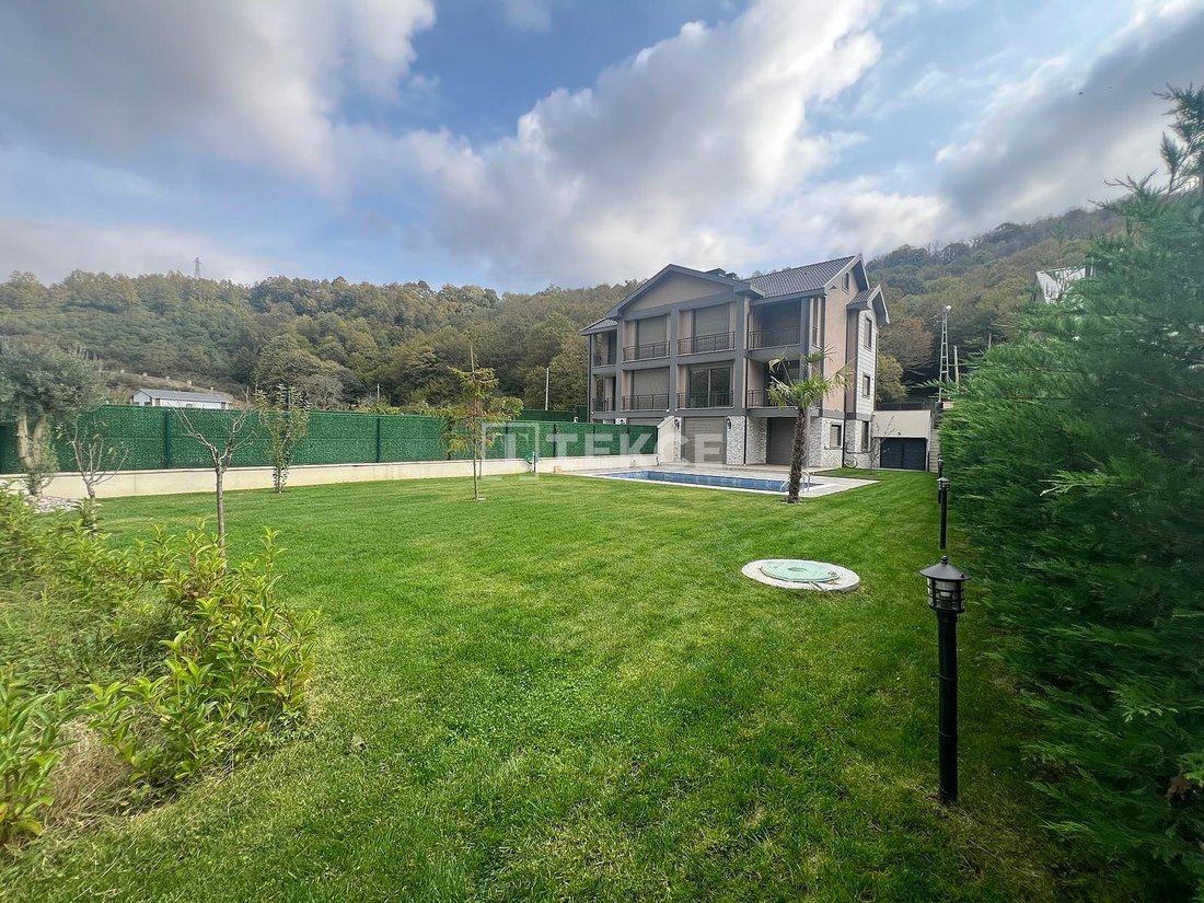 Triplex Villa With Pool And Garden Near The In İmrendere, İstanbul ...
