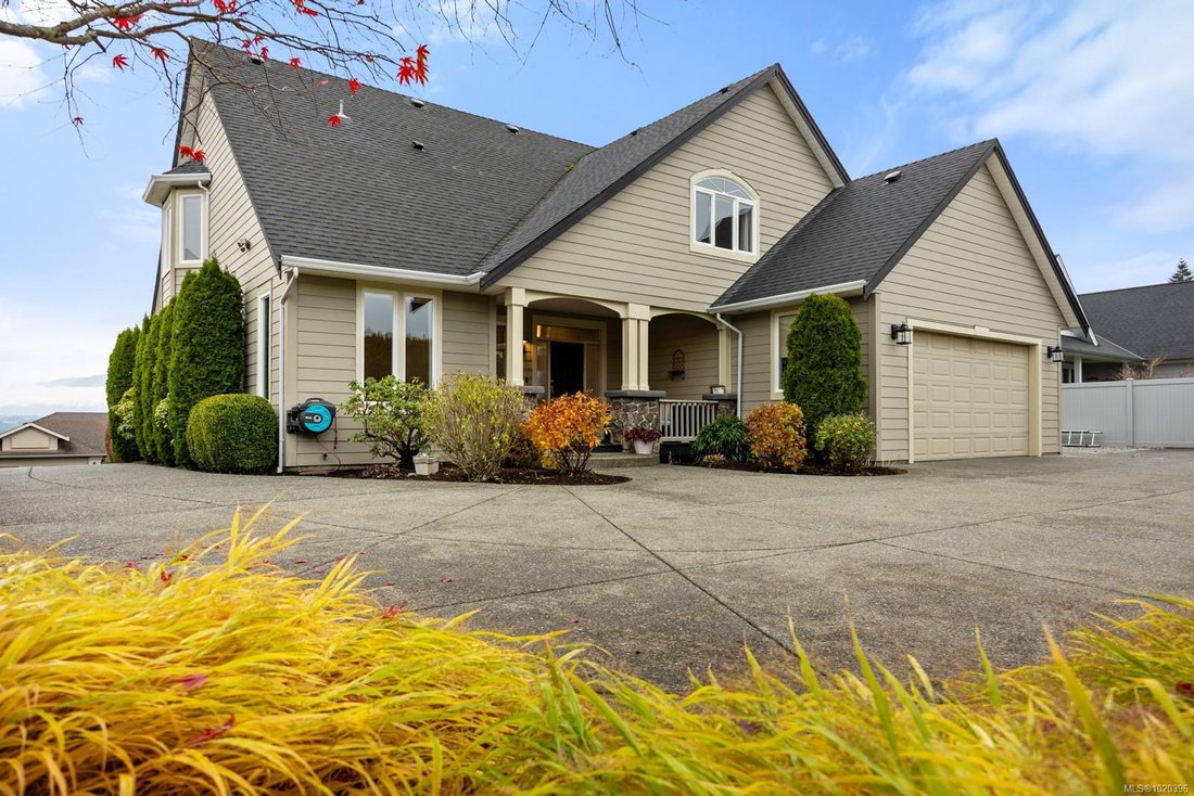 With 360° Views & Turn Key, Picture In Courtenay, British Columbia ...