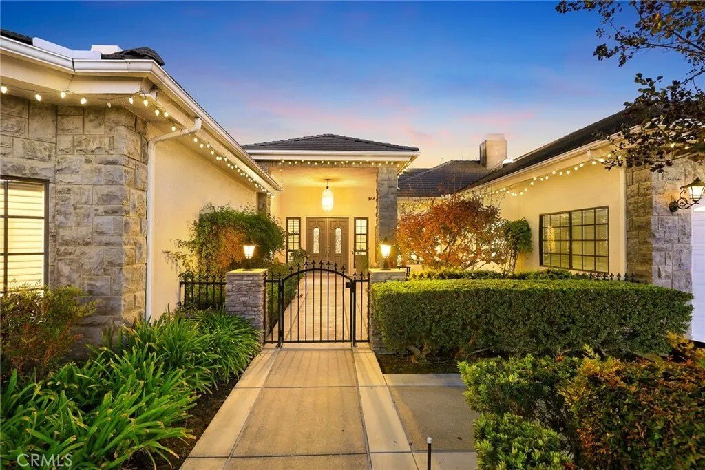 Single Family Residence In Chino En Chino Hills, California, Estados ...