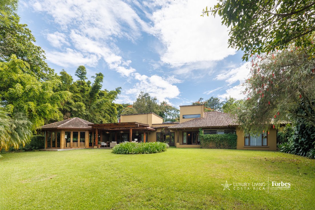 21200 Casa San Miguel: Signature Single Level En Heredia, Heredia ...