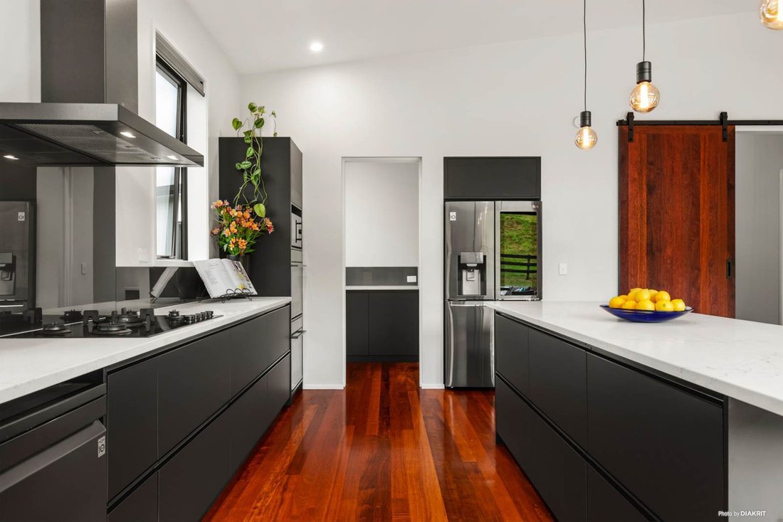 Striking Residence Offers A Secluded Feeling In Bombay, Auckland, New ...